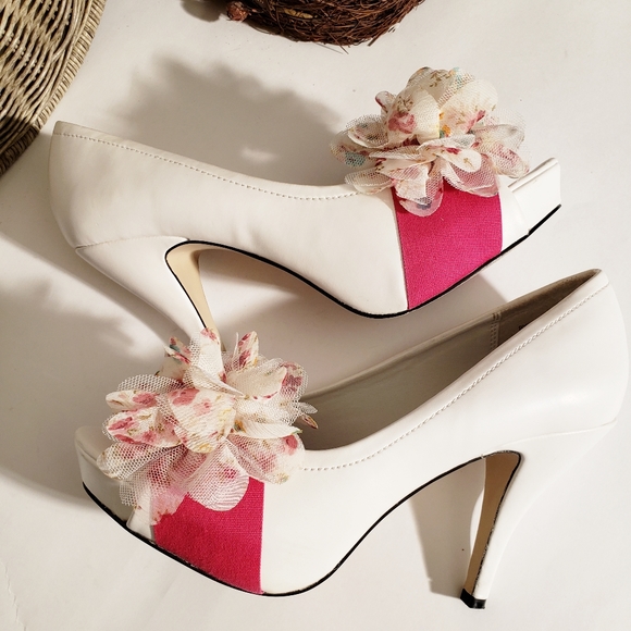 Dolce by Mojo Moxy | Shoes | Dolce By Mojo Moxy Poppy Womans White Heel Pumps | Poshmark